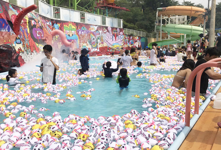 Japanese go wet, wild and wacky in hot spring amusement park ...