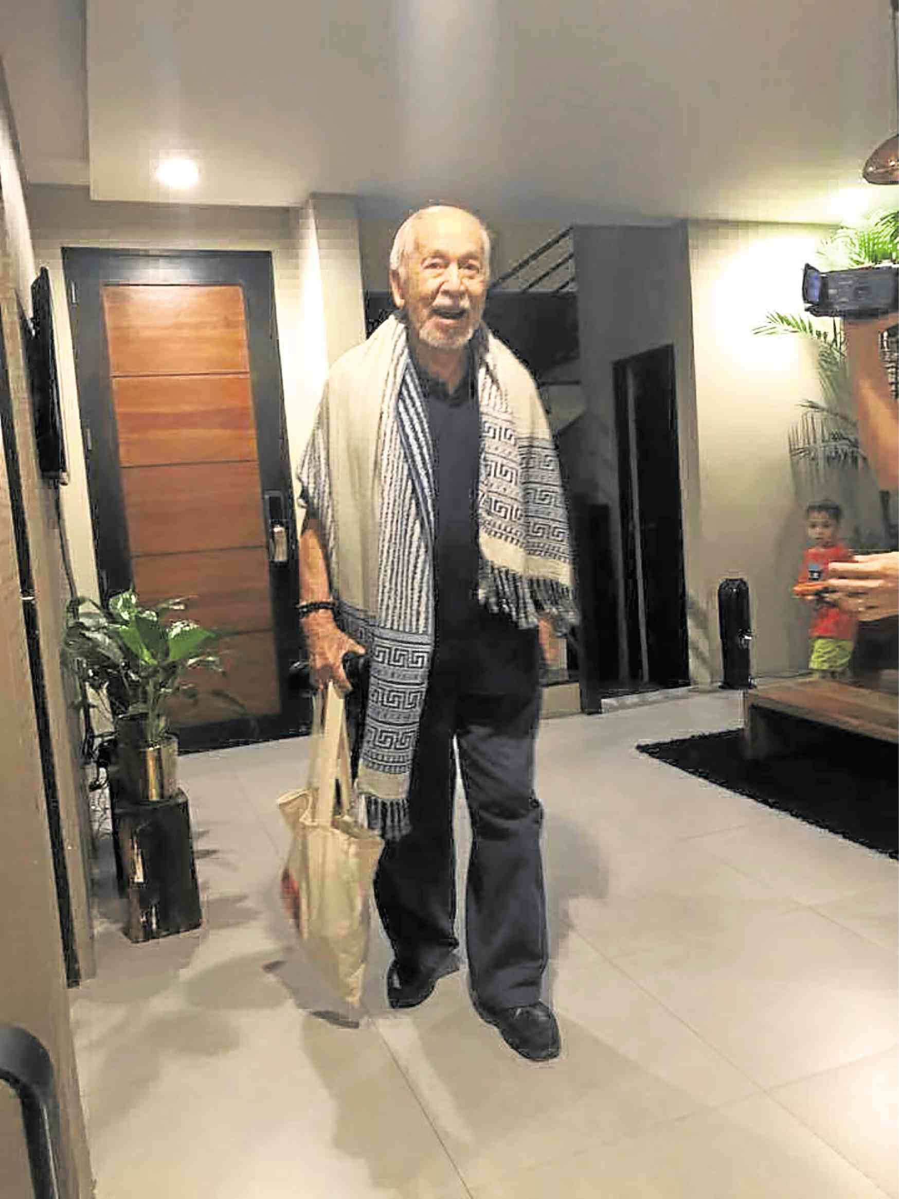 Tony Mabesa at 83: ‘Stay open to new possibilities’ | Lifestyle.INQ ...