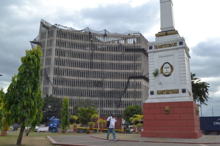 Erap’s City Hall, PPA, DPWH demolish National Artist Zaragoza's ...