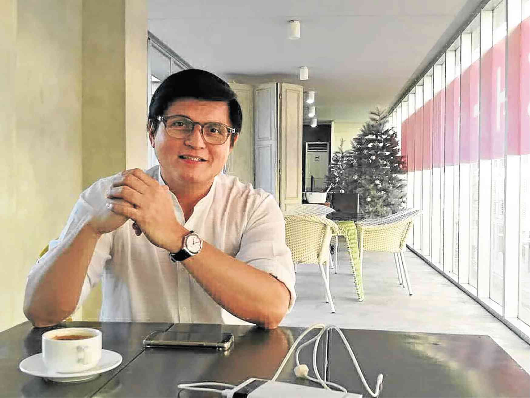 Rowell Santiago as President Oscar Hidalgo | Lifestyle.INQ | Lifestyle.INQ