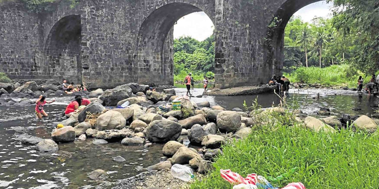 Vandals deface cultural treasure Malagonlong Bridge in Tayabas ...