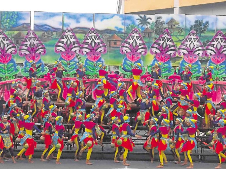 Bicolandia’s heroes live again in Ibalong Festival | Lifestyle.INQ