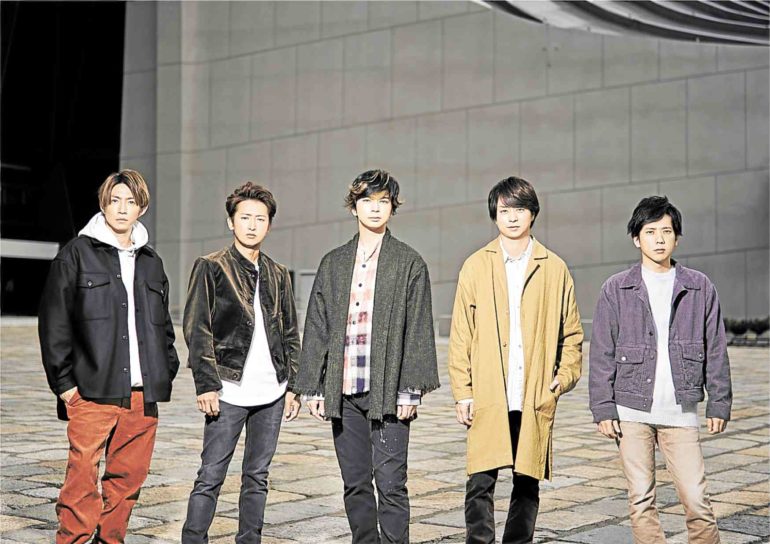 Fans camp out at 5 a.m. to meet J-pop superstar group Arashi ...