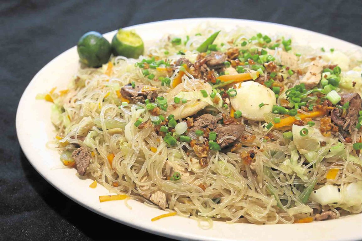 To each his own ‘lugaw’—spicy, with ‘sotanghon’ or vegetarian ...