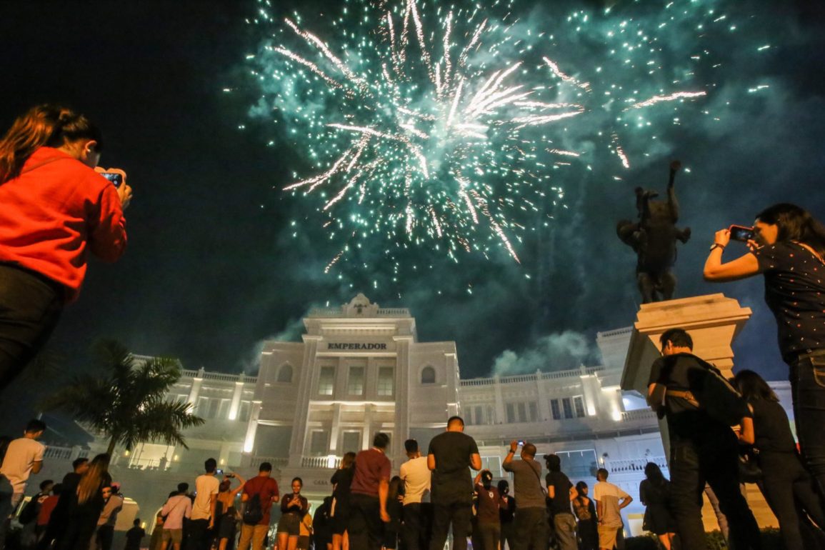 Tara! Experience the Philippines and take the family and barkada to ...