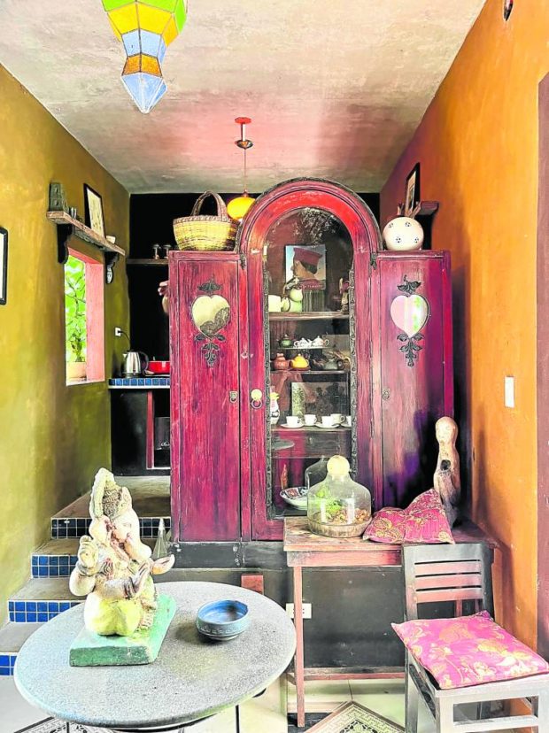 The wild energy of Popo San Pascual’s DIY tropical rainforest home ...