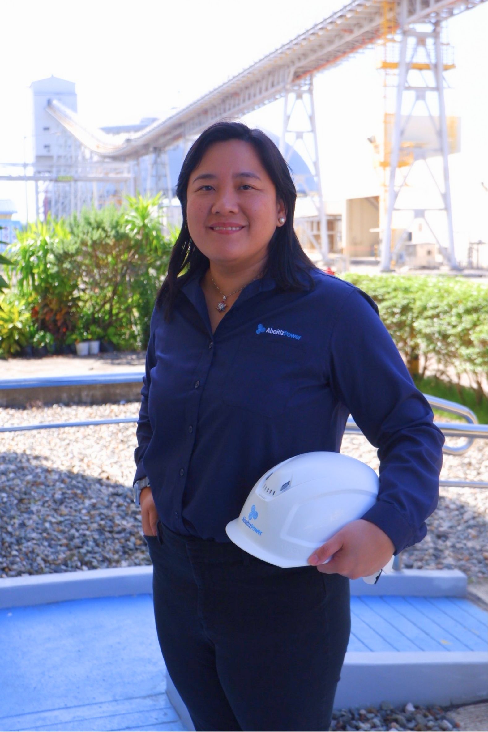 Breaking the glass ceiling: Successful 'power' women in a male ...